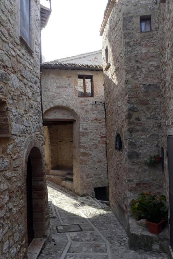 Destinations | Castello di Postignano