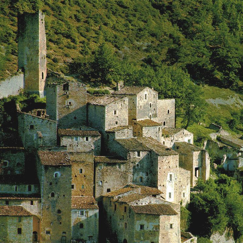 Castello di Postignano, borgo medievale in Umbria
